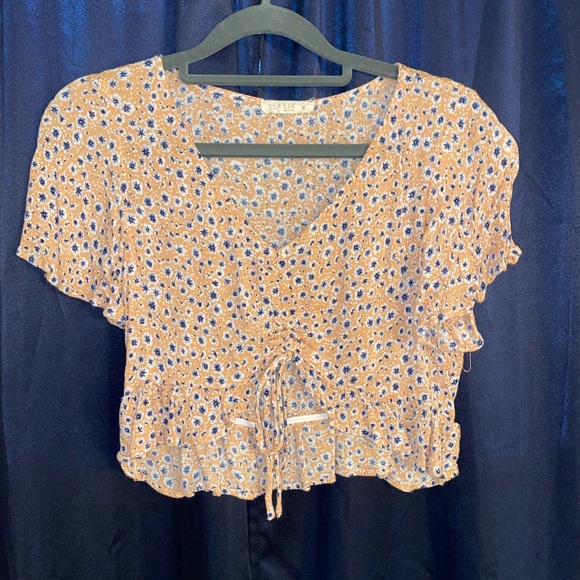 ILLA ILLA | Tops | Medium Floral Scrunch Front Top Cropped | Poshmark